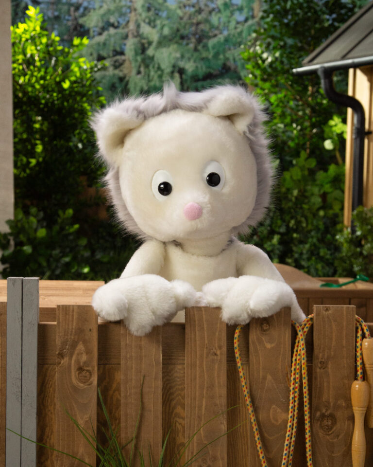 Nya vänner och utmaningar när Djuren på Djuris börjar skolan - UR